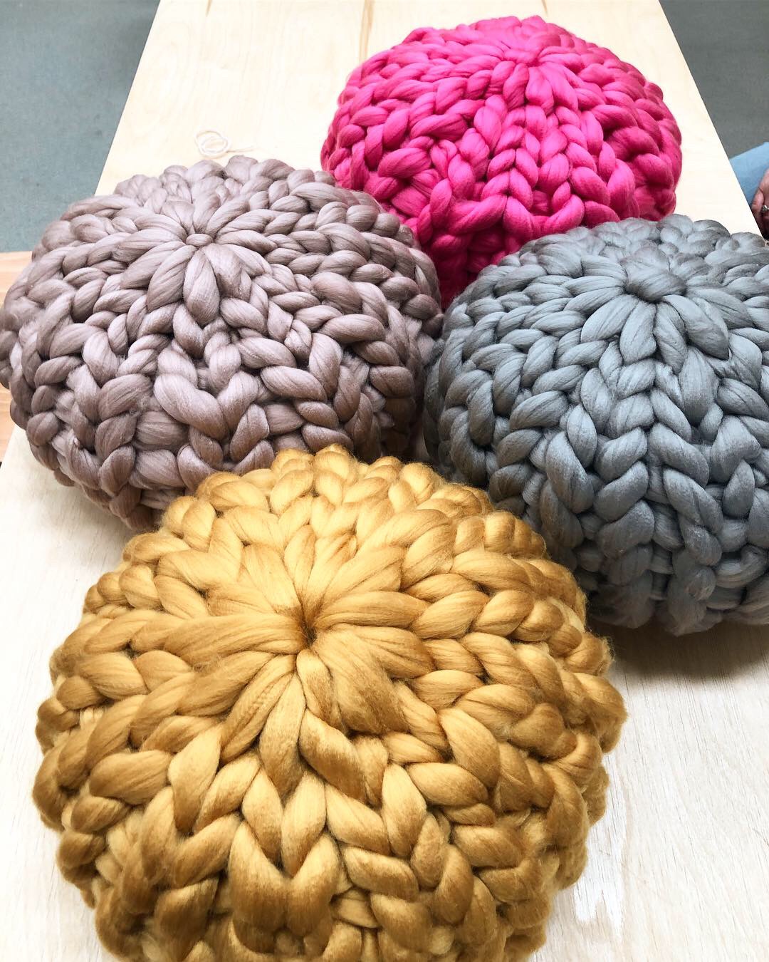 KNITTED BY LW – Chunky knitted Interiors